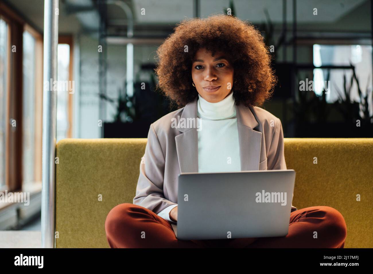 Woman work on laptop hi-res stock photography and images - Alamy