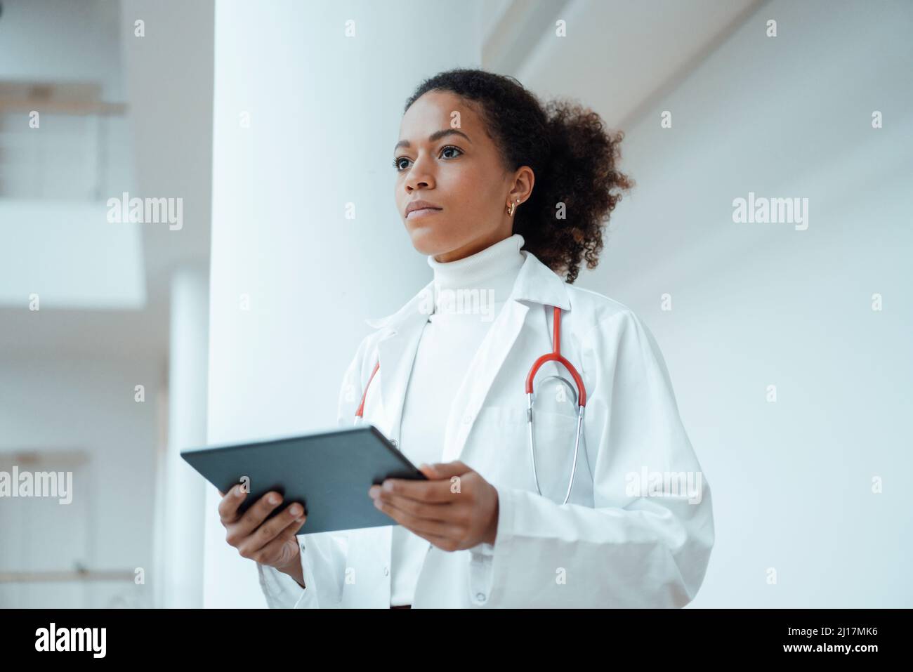 African doctor computer hi-res stock photography and images - Alamy
