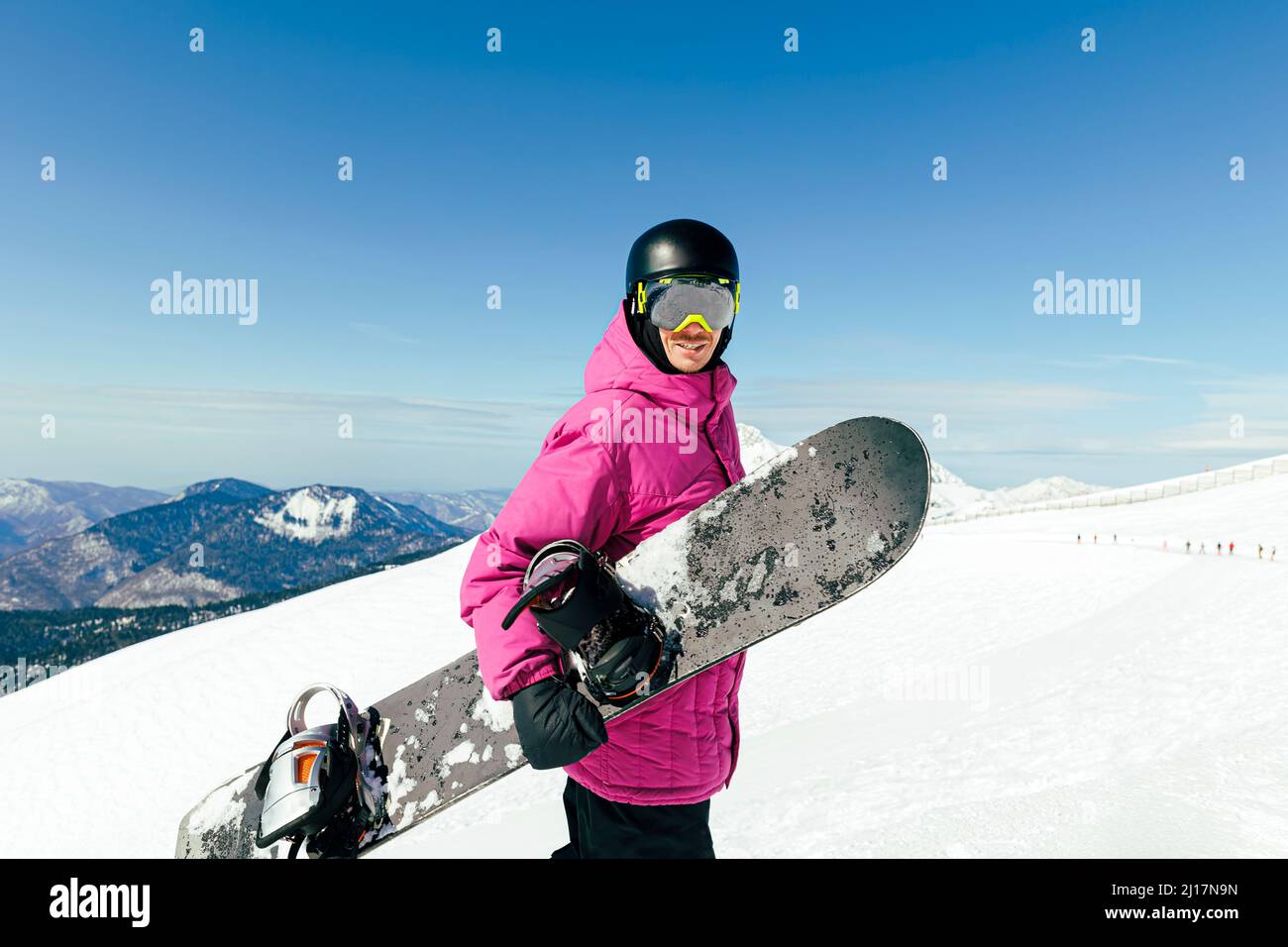 Side view male snowboarder hi-res stock photography and images - Alamy
