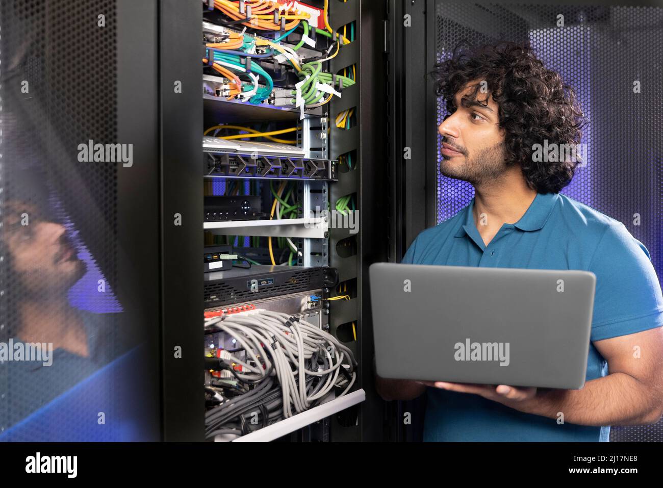 Checking network hi-res stock photography and images - Alamy