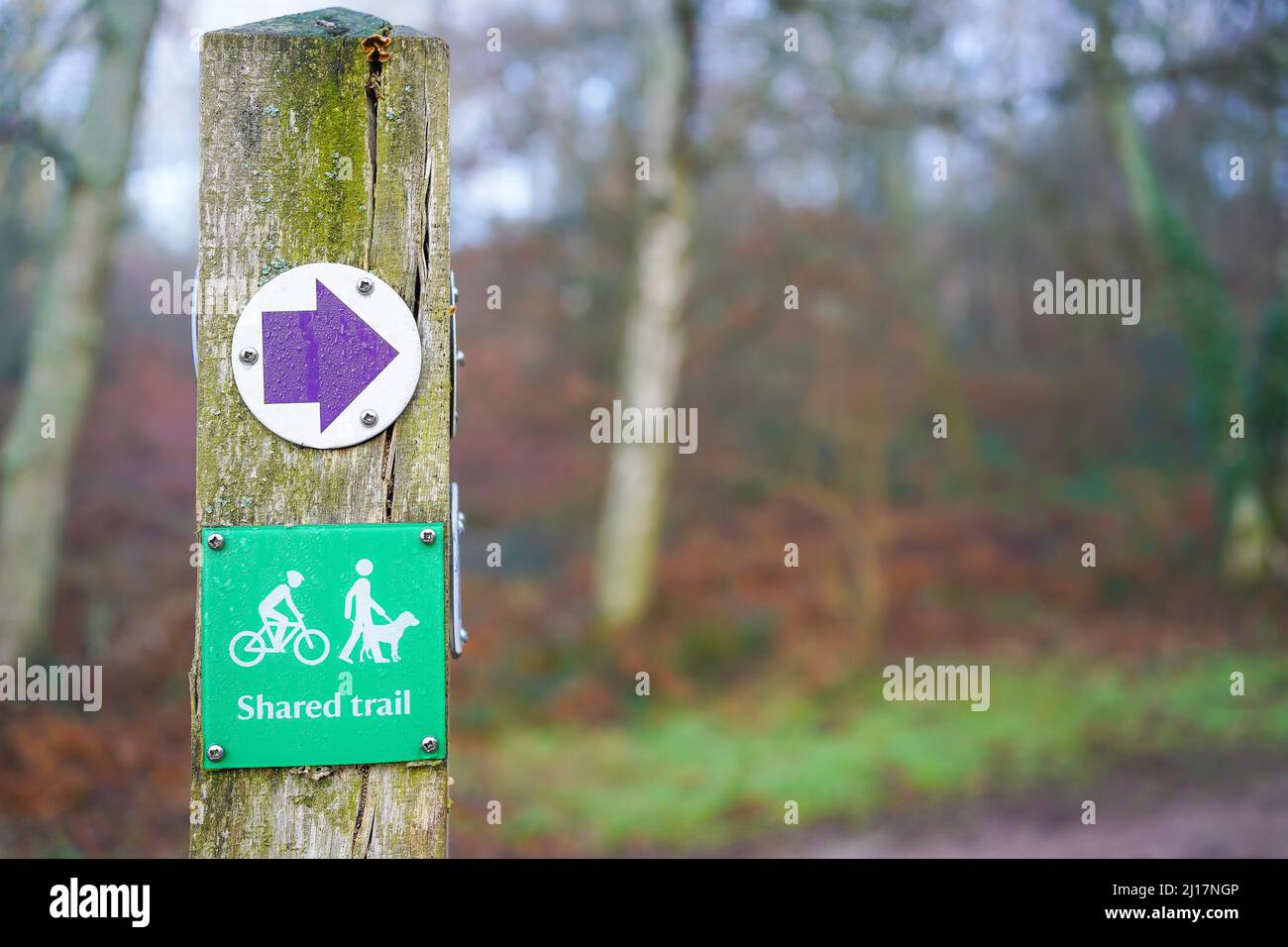 Shared use path sign hi-res stock photography and images - Alamy