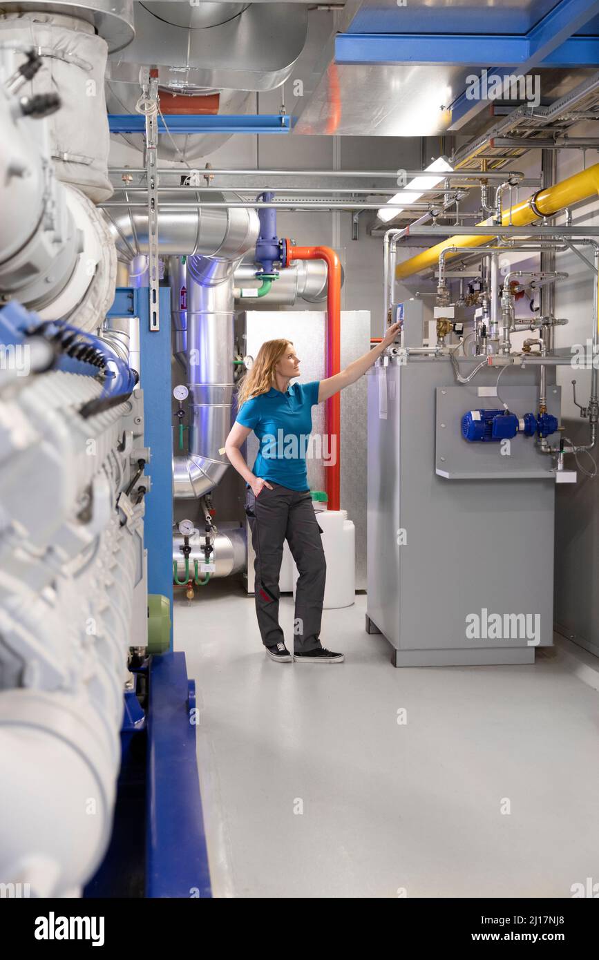 Checking in machine hi-res stock photography and images - Alamy