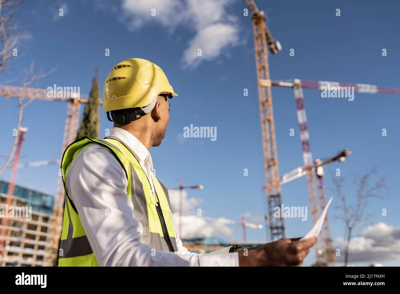 Side view man on construction site hi-res stock photography and images ...