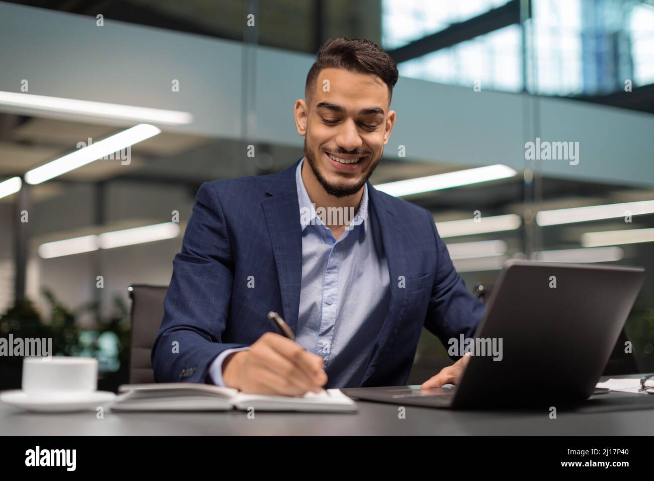 Middle eastern businessman reading hi-res stock photography and images ...