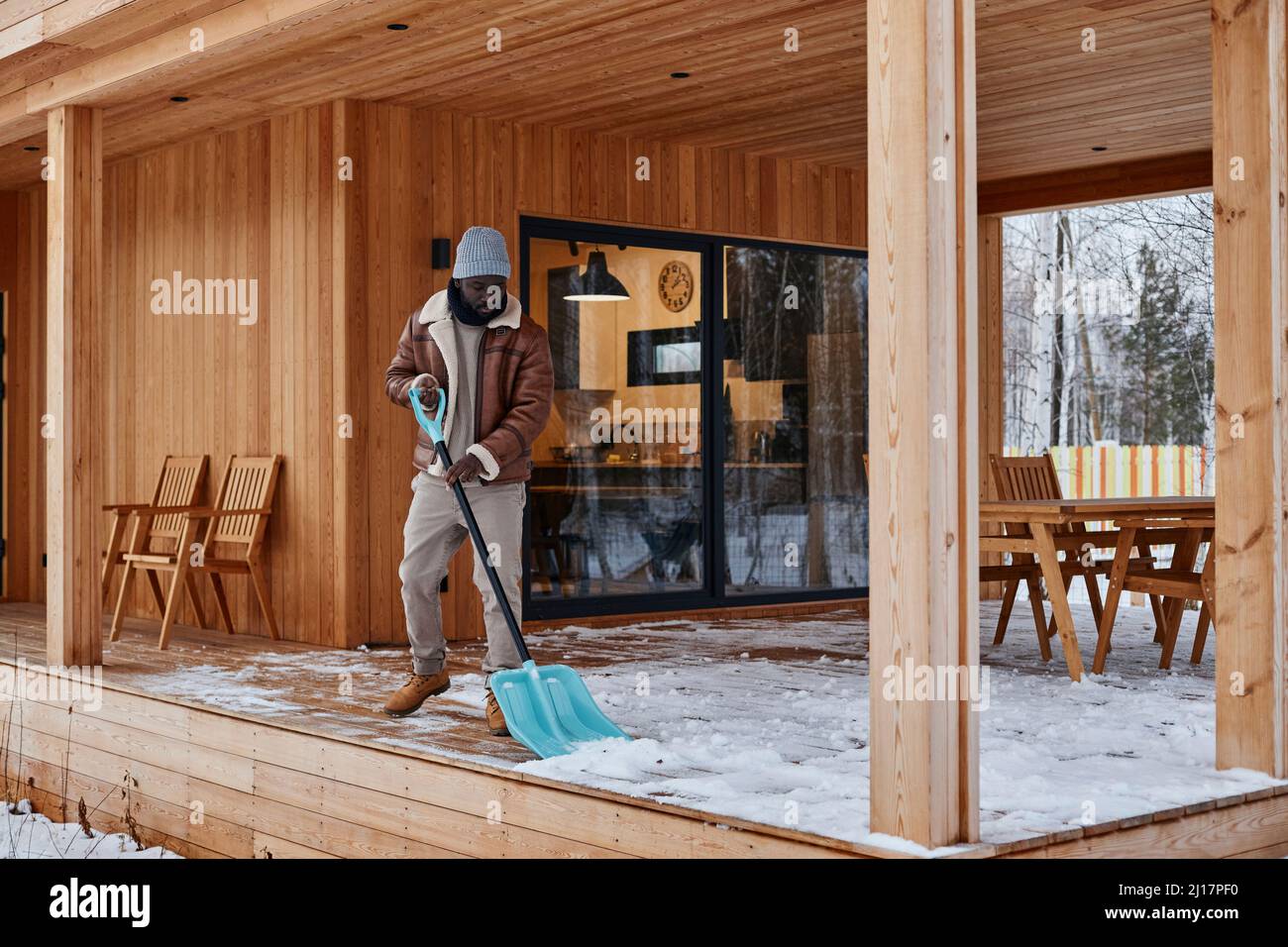 African man shoveling snow hi-res stock photography and images - Alamy