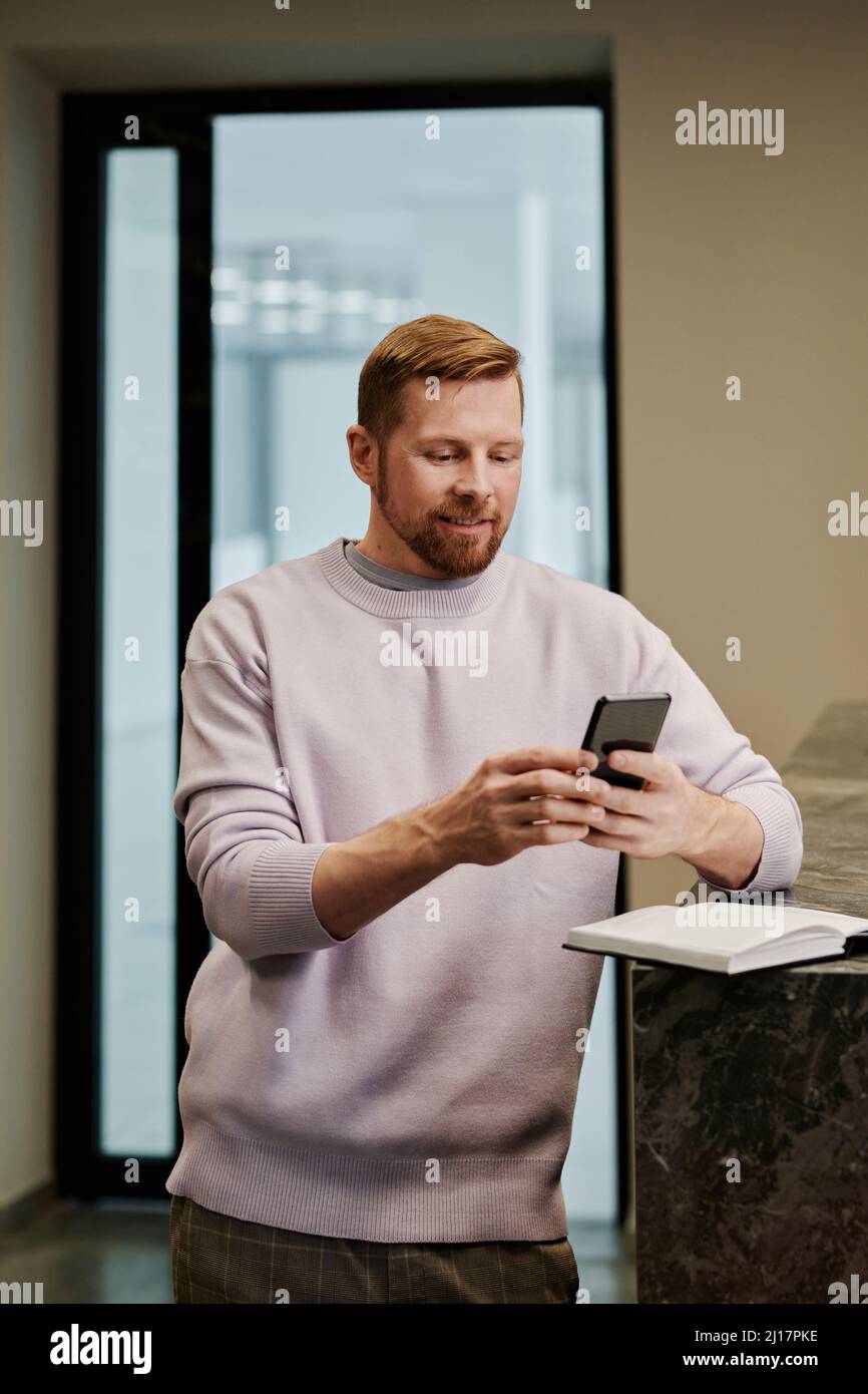 Office reception hi-res stock photography and images - Alamy