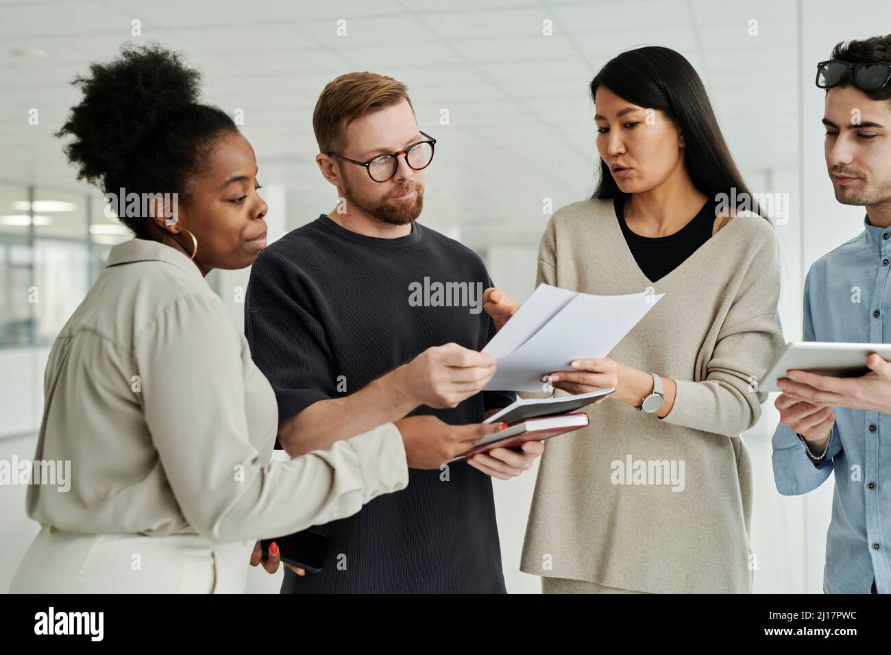 Explaining reports hi-res stock photography and images - Alamy