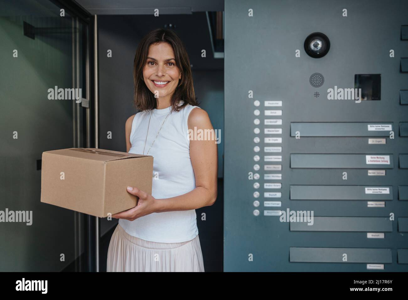 Woman package hi-res stock photography and images - Alamy