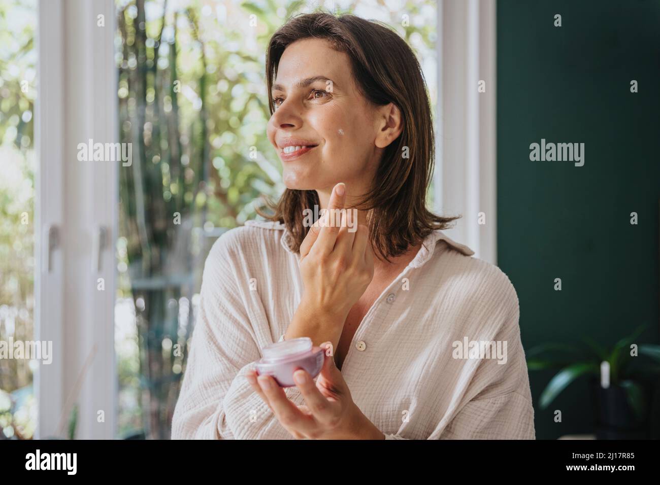 Woman and facial cream hi-res stock photography and images - Alamy