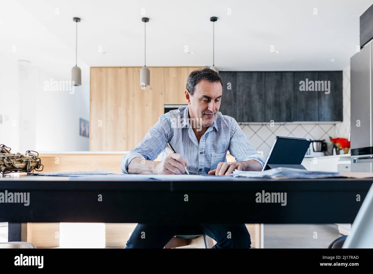 Kitchen writing male hi-res stock photography and images - Alamy