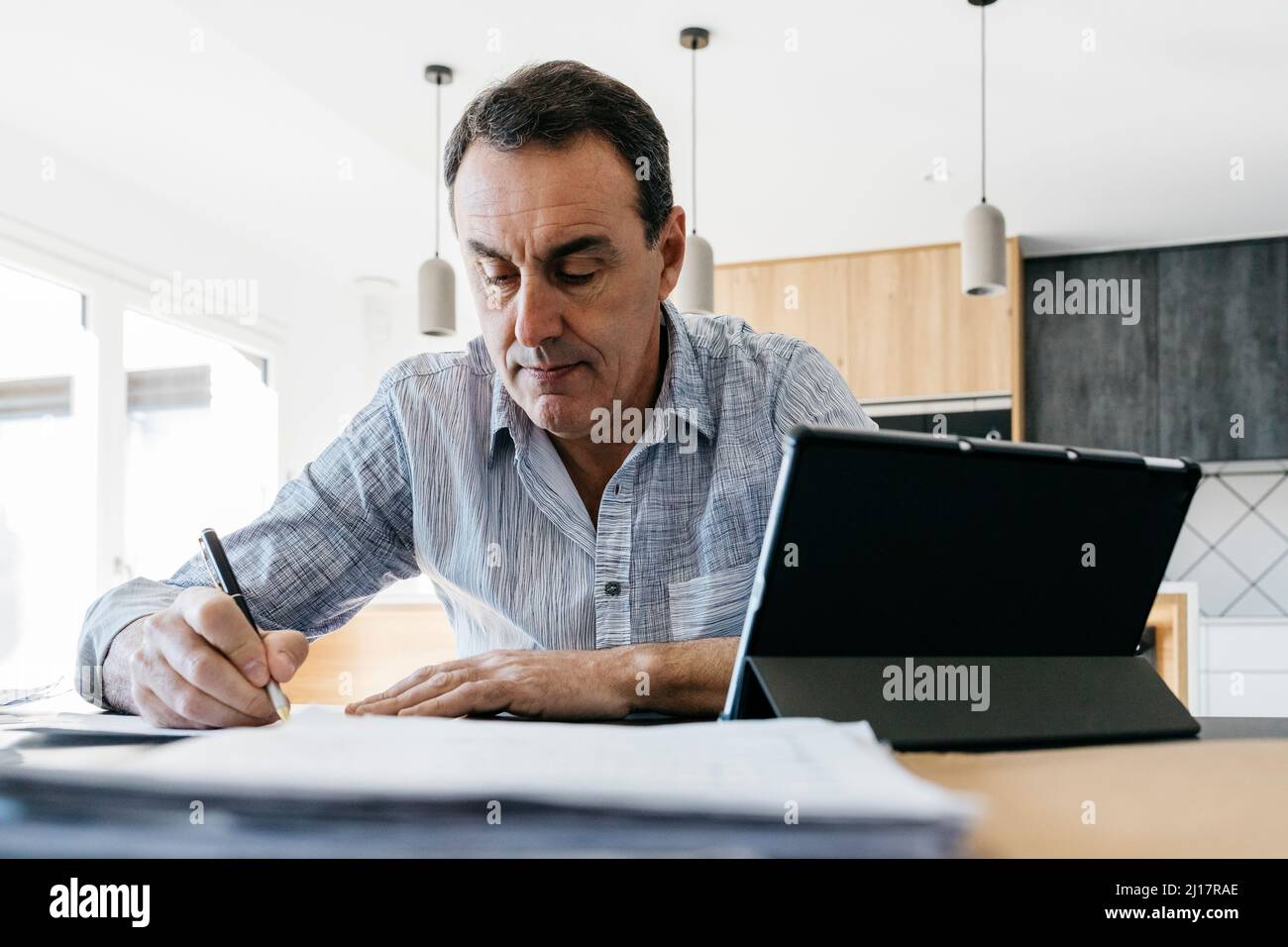 Man writing sitting table hi-res stock photography and images - Alamy