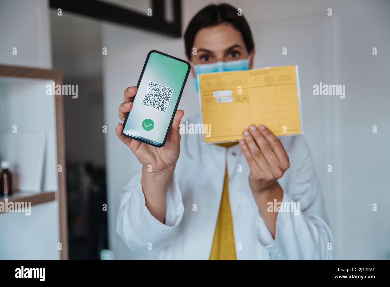 Mobile covid 19 vaccination clinic hi-res stock photography and images ...