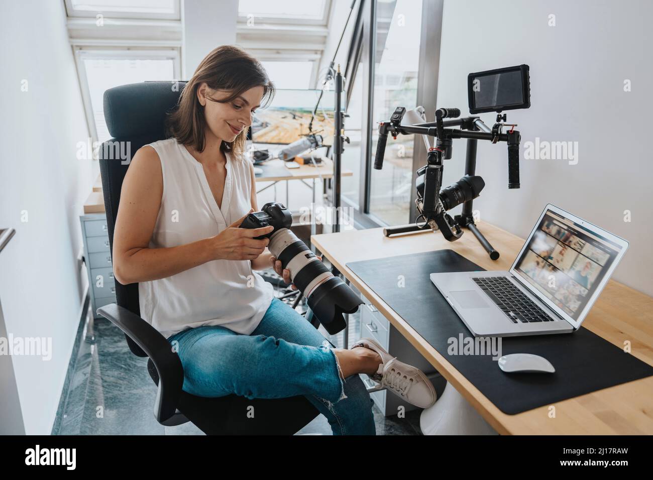 Checking knee reflex hi-res stock photography and images - Alamy