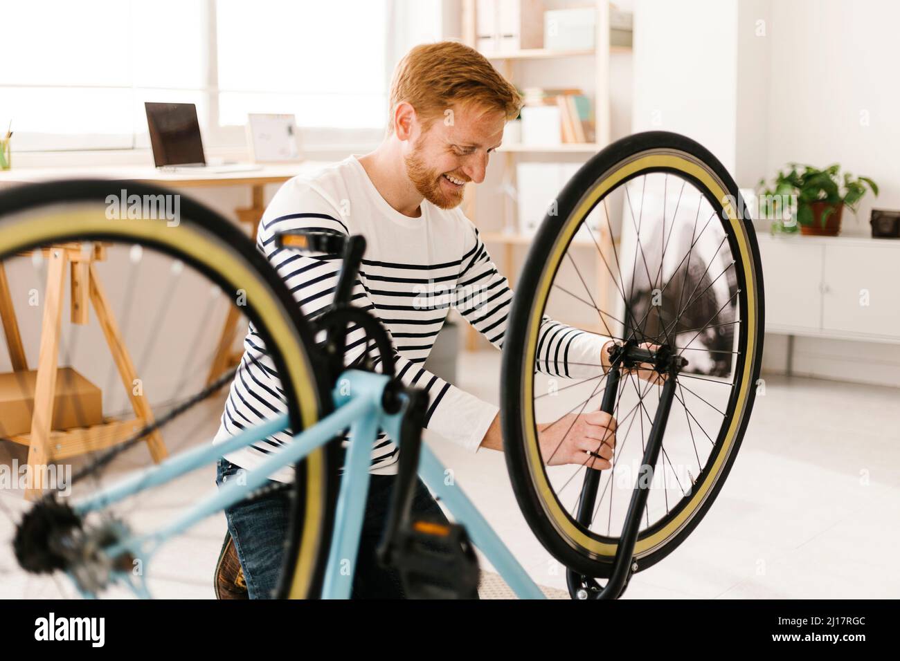 Repairing apartment hi-res stock photography and images - Alamy