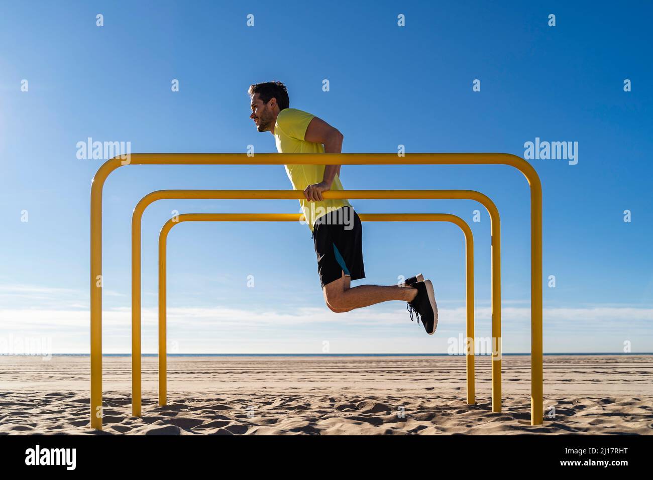 Muscle men beach hi-res stock photography and images - Alamy