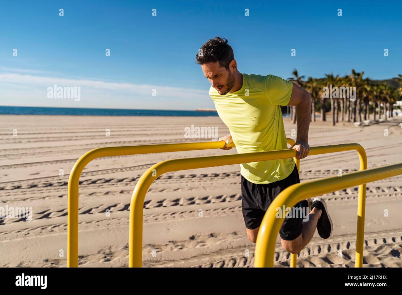 Muscle men beach hi-res stock photography and images - Alamy