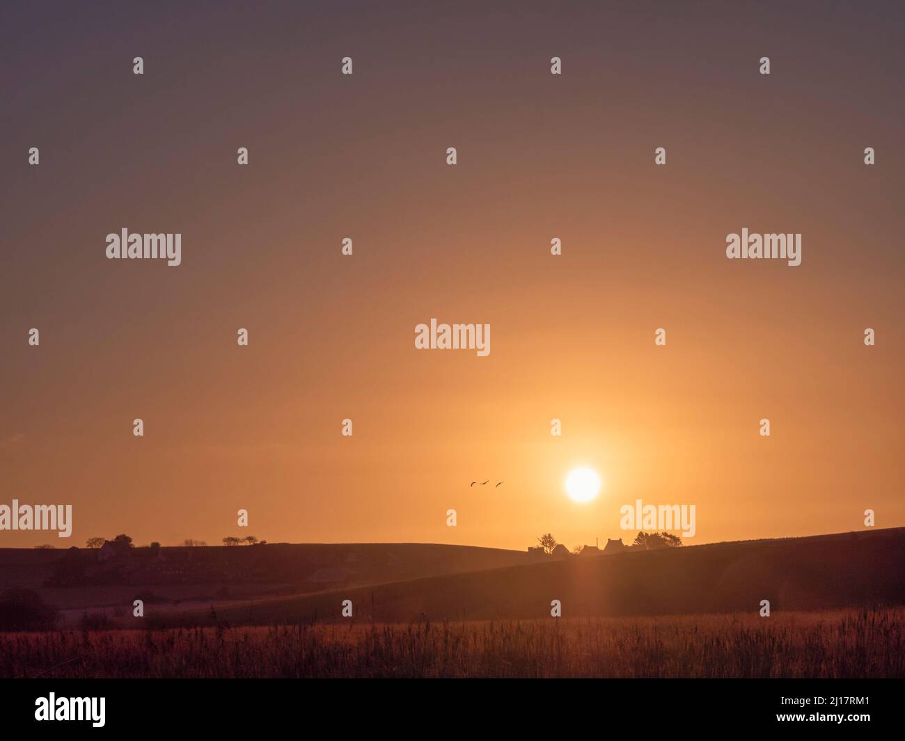 Setting hills hi-res stock photography and images - Alamy