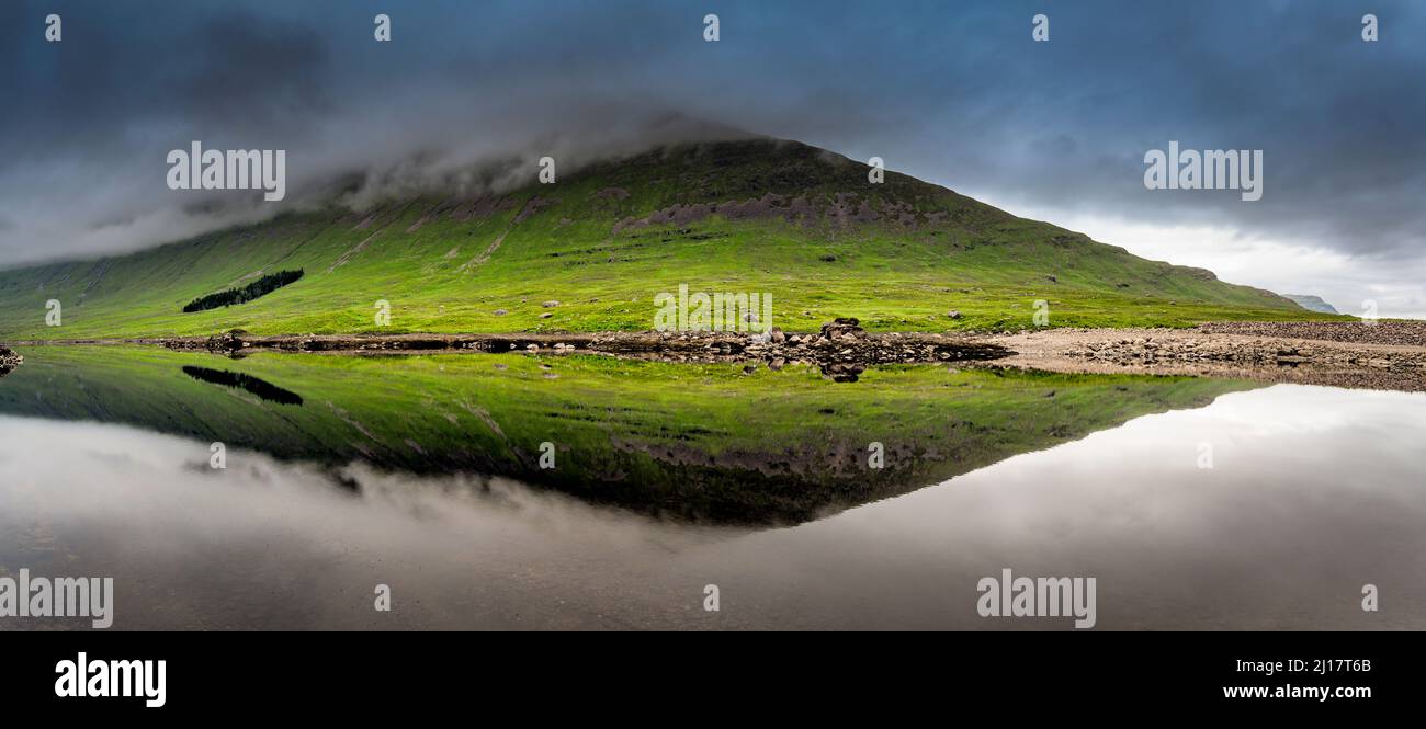 Dramatic mountain view hi-res stock photography and images - Alamy