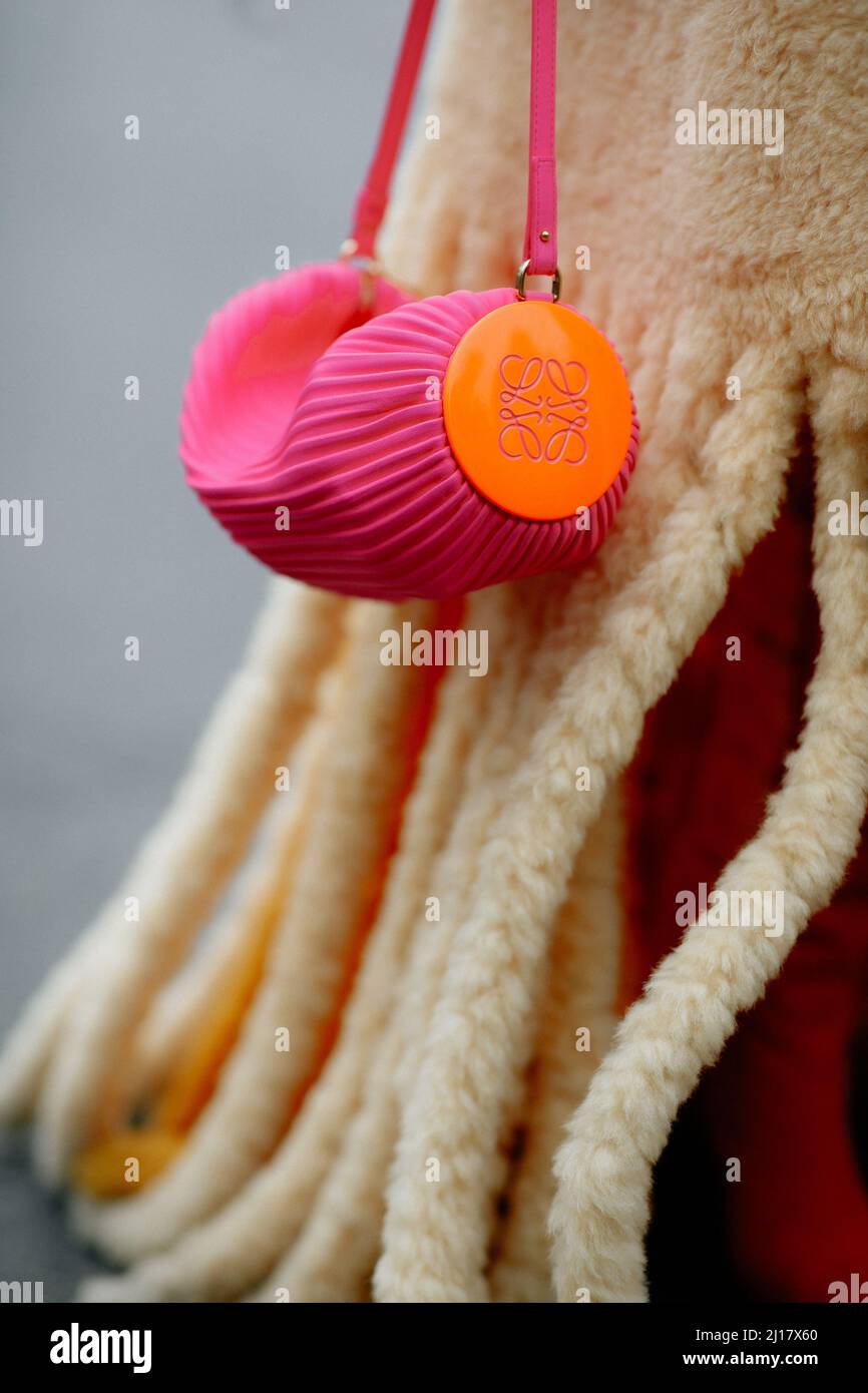 Loewe catwalk 2023 hi-res stock photography and images - Alamy