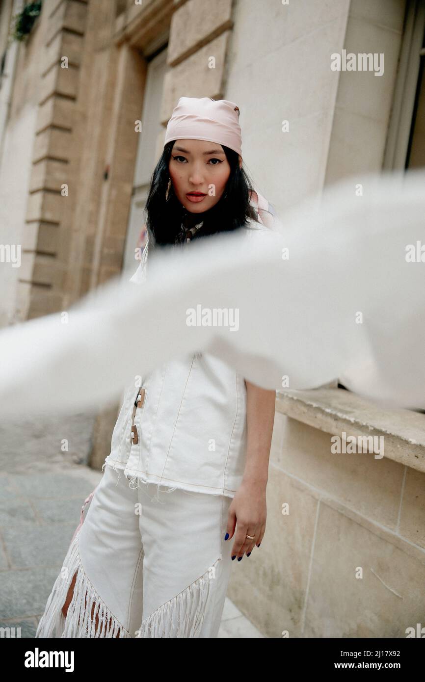 Street style, Korlan Madi arriving at Paul Smith Fall-Winter 2022-2023 ...