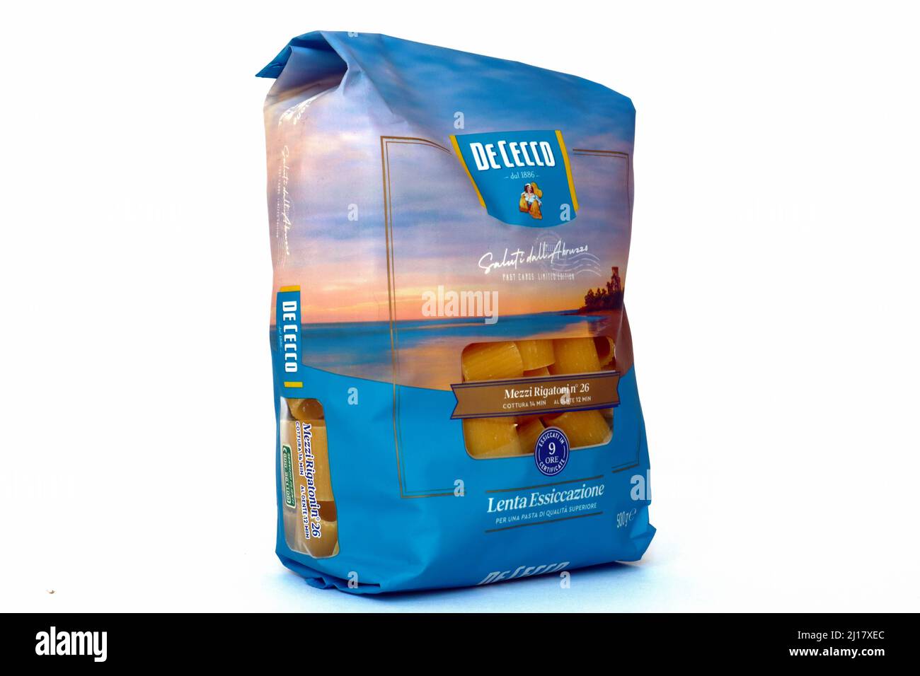 Pasta DE CECCO. Traditional Italian Food manufactured in Fara San ...