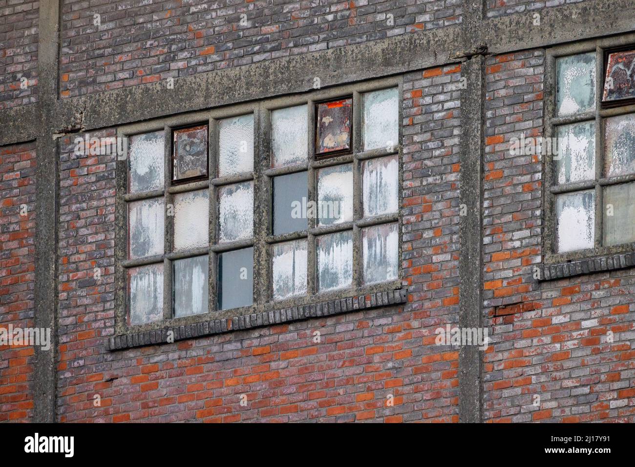 Ruin brick factory hi-res stock photography and images - Alamy