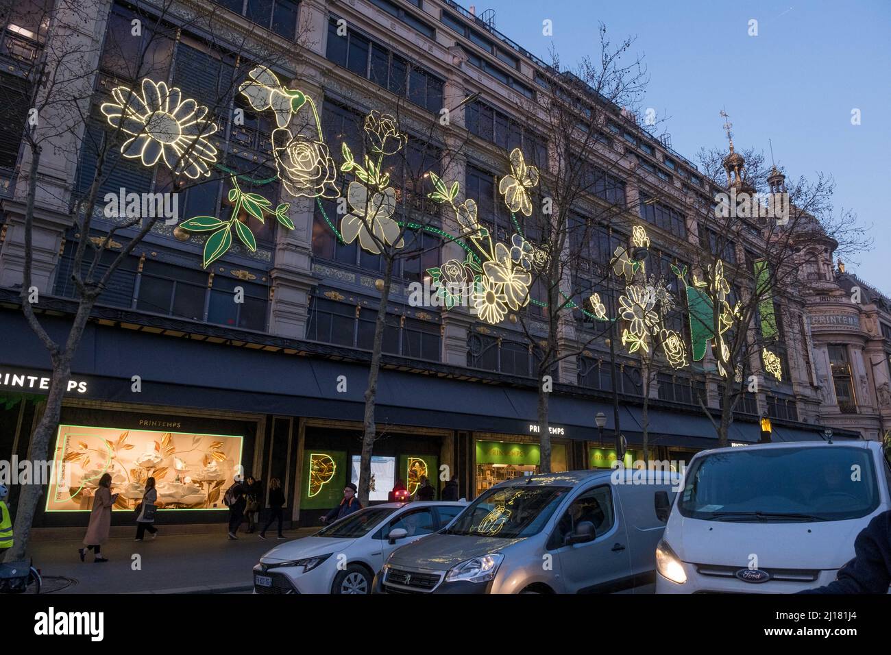 New decoration of the Printemps store on boulevard Haussmann in Paris ...