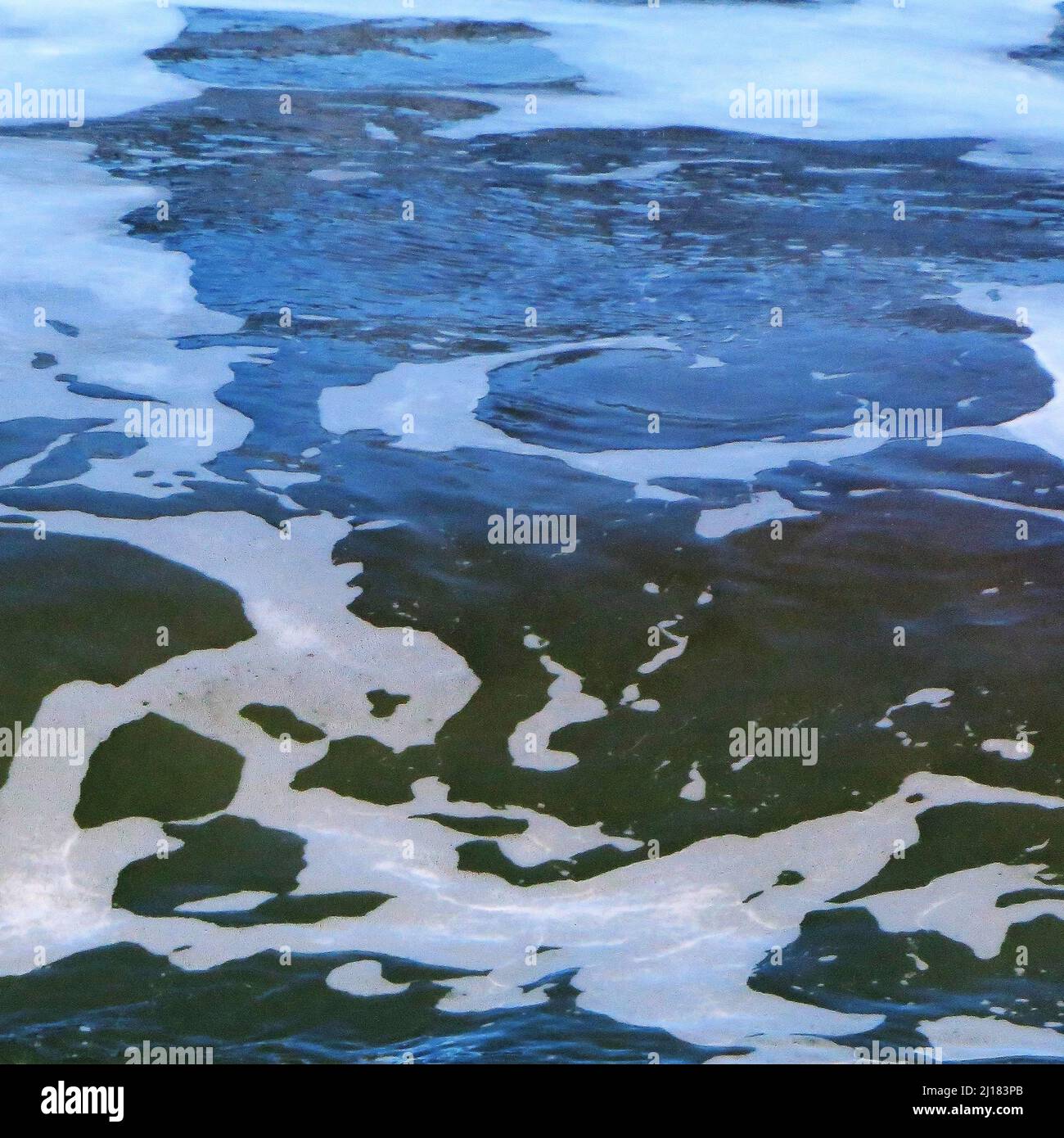 Tidal waters at Penbryn Wales Stock Photo - Alamy