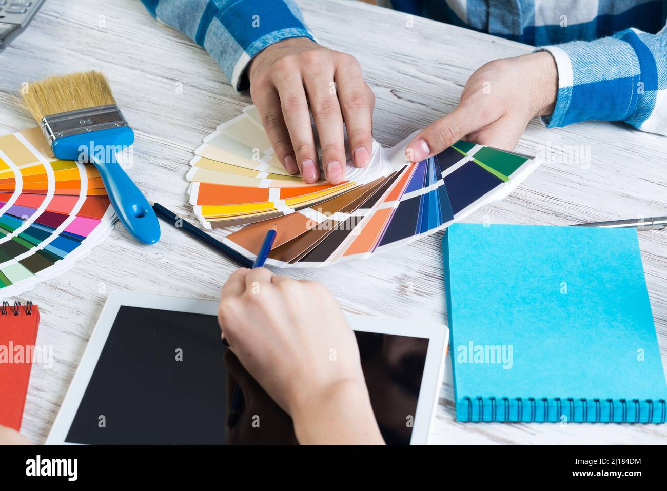 Interior designer choosing colors from swatches Stock Photo - Alamy