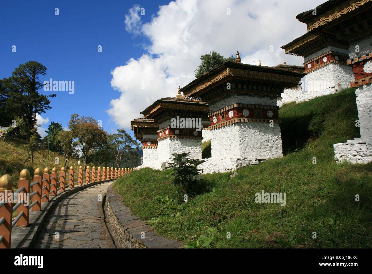 Druk wangyal temple at dochula pass hi-res stock photography and images ...