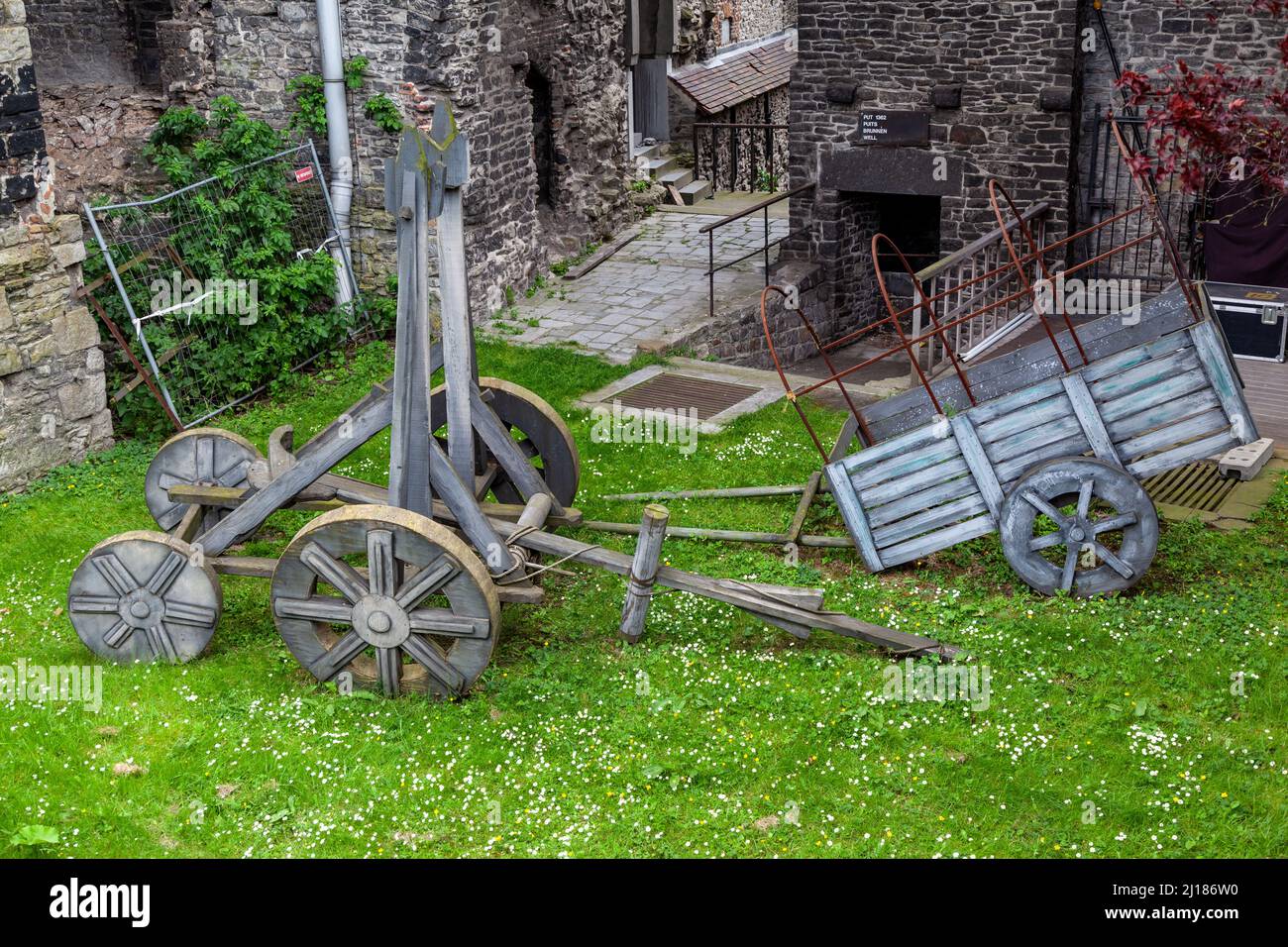 Medieval transport hi-res stock photography and images - Alamy