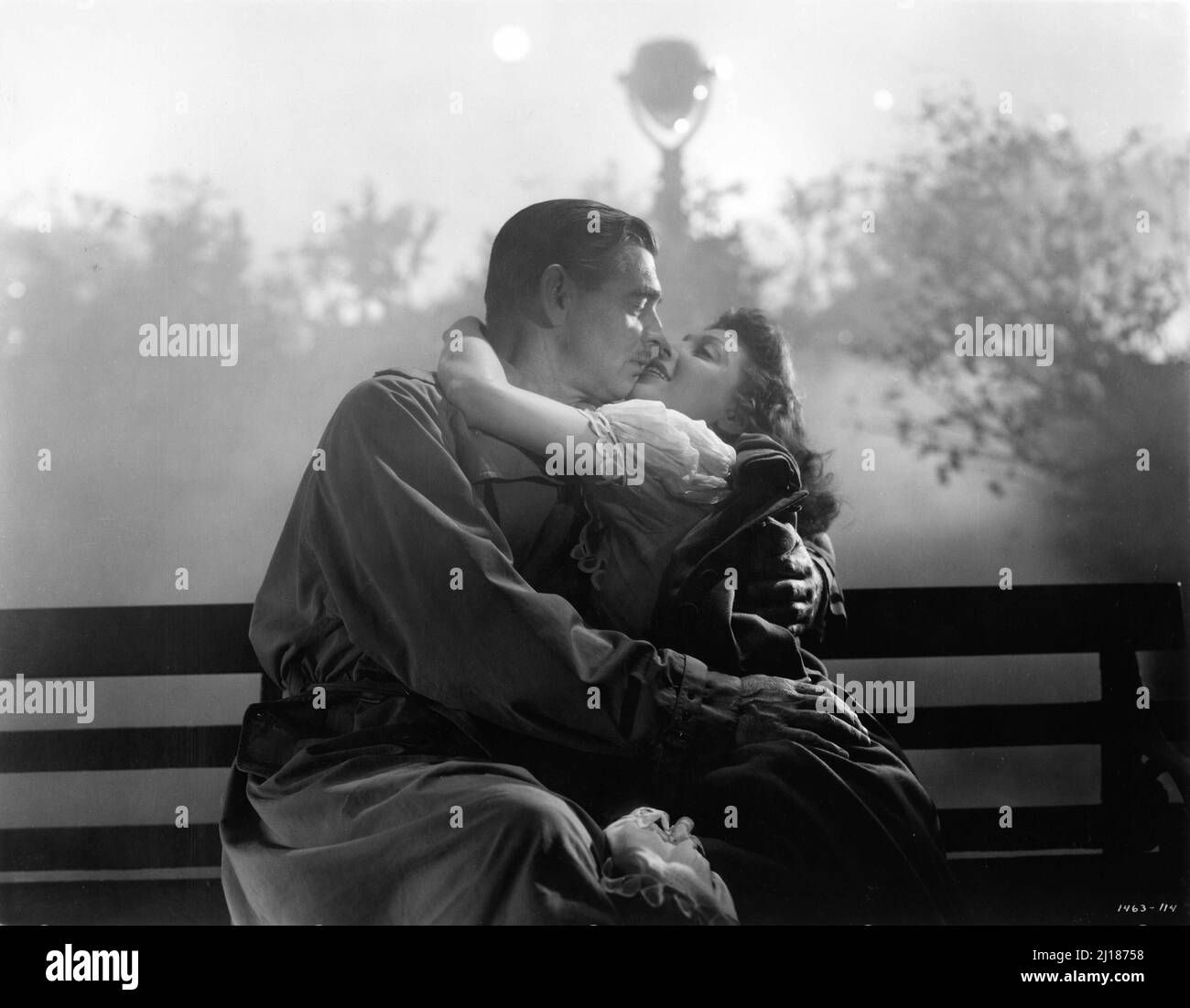 CLARK GABLE and LORETTA YOUNG in KEY TO THE CITY 1950 director GEORGE ...