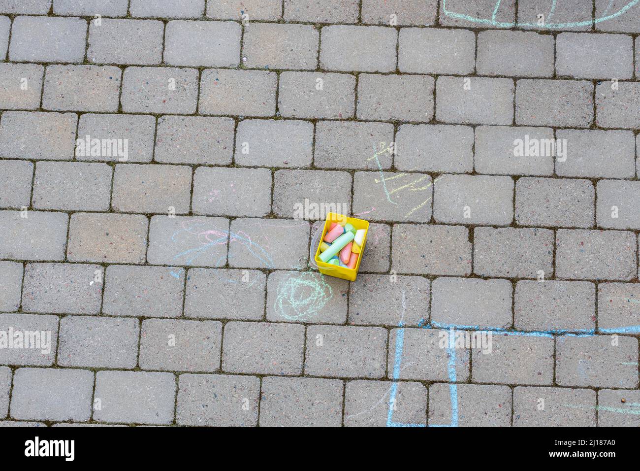 Chalk drawings on pavement hi-res stock photography and images - Alamy