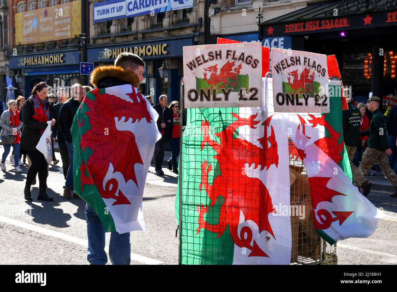 Welsh people rugby fans hi-res stock photography and images - Alamy