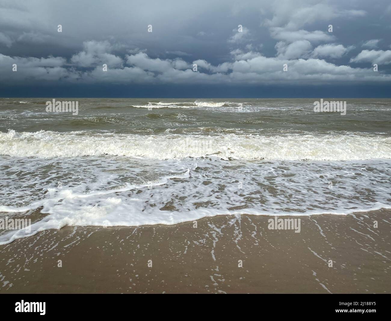 Shallow sandy beach at the north sea hi-res stock photography and ...