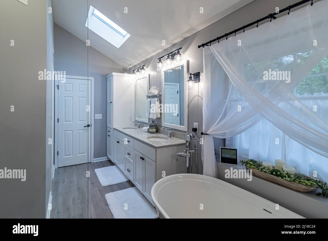 Bathroom vanity beside window hi-res stock photography and images - Alamy
