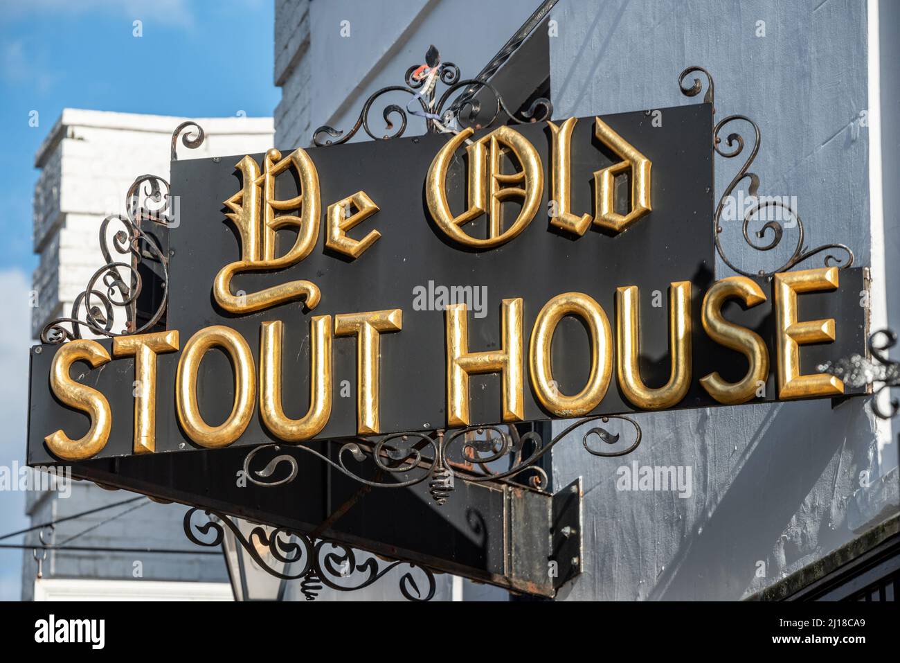 Horsham, February 25th 2022: Ye Old Stout House signage in Carfax Stock ...