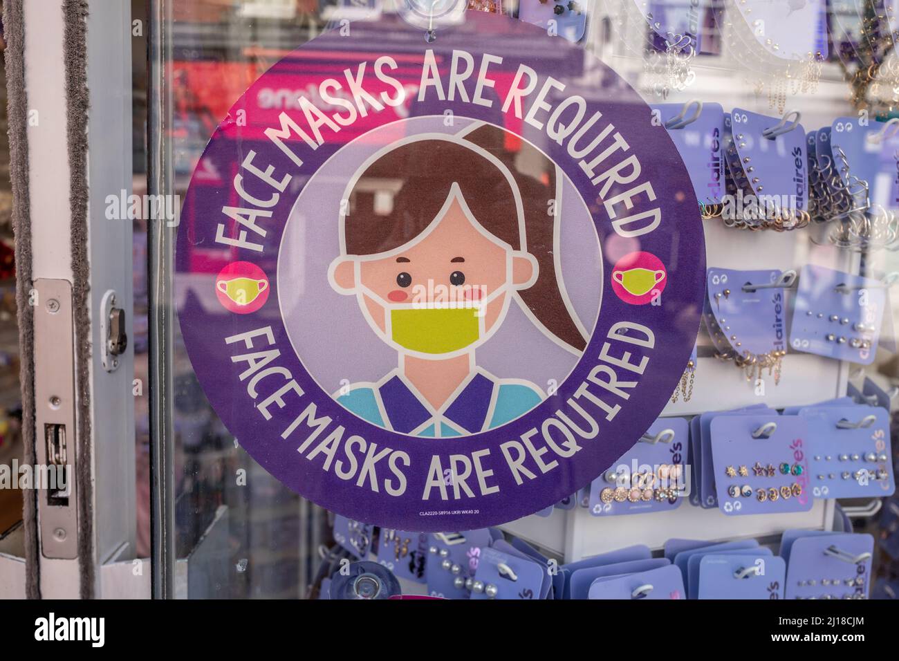2022 mask hi-res stock photography and images - Alamy