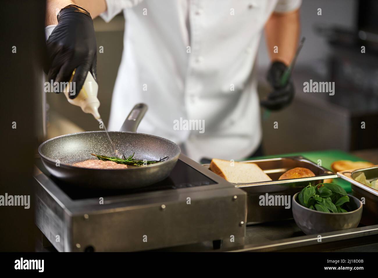 Male chefs hi-res stock photography and images - Alamy