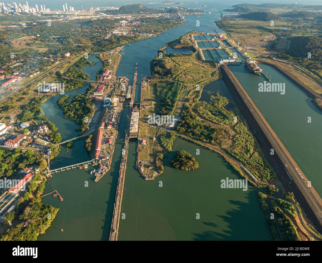 Canal de panama aerial hi-res stock photography and images - Alamy