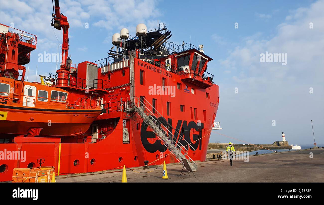 Boats in Fraserburgh harbour Stock Photo - Alamy
