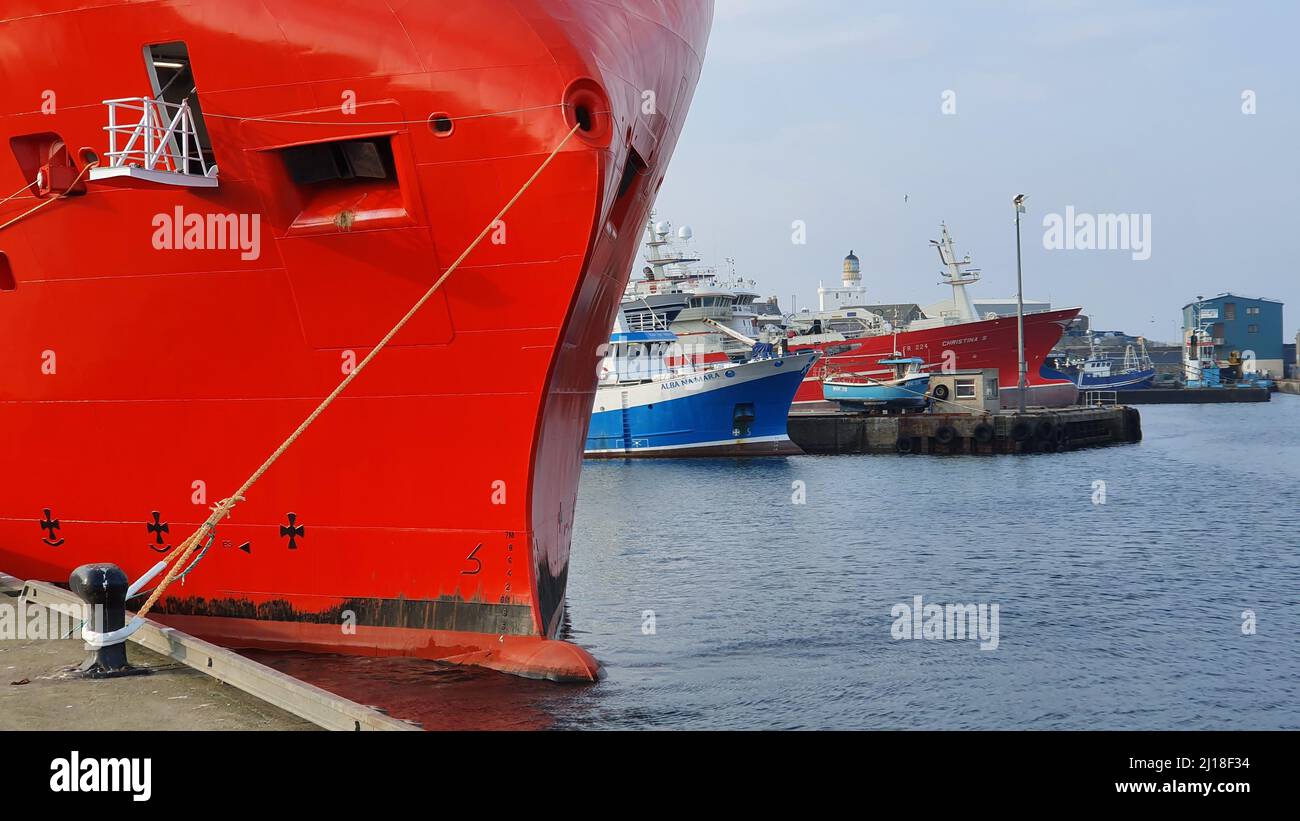 Boats in Fraserburgh harbour Stock Photo - Alamy