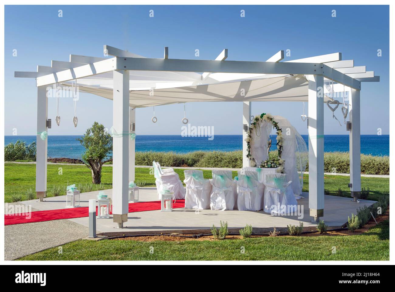 Confetti wedding couple Cut Out Stock Images & Pictures - Alamy