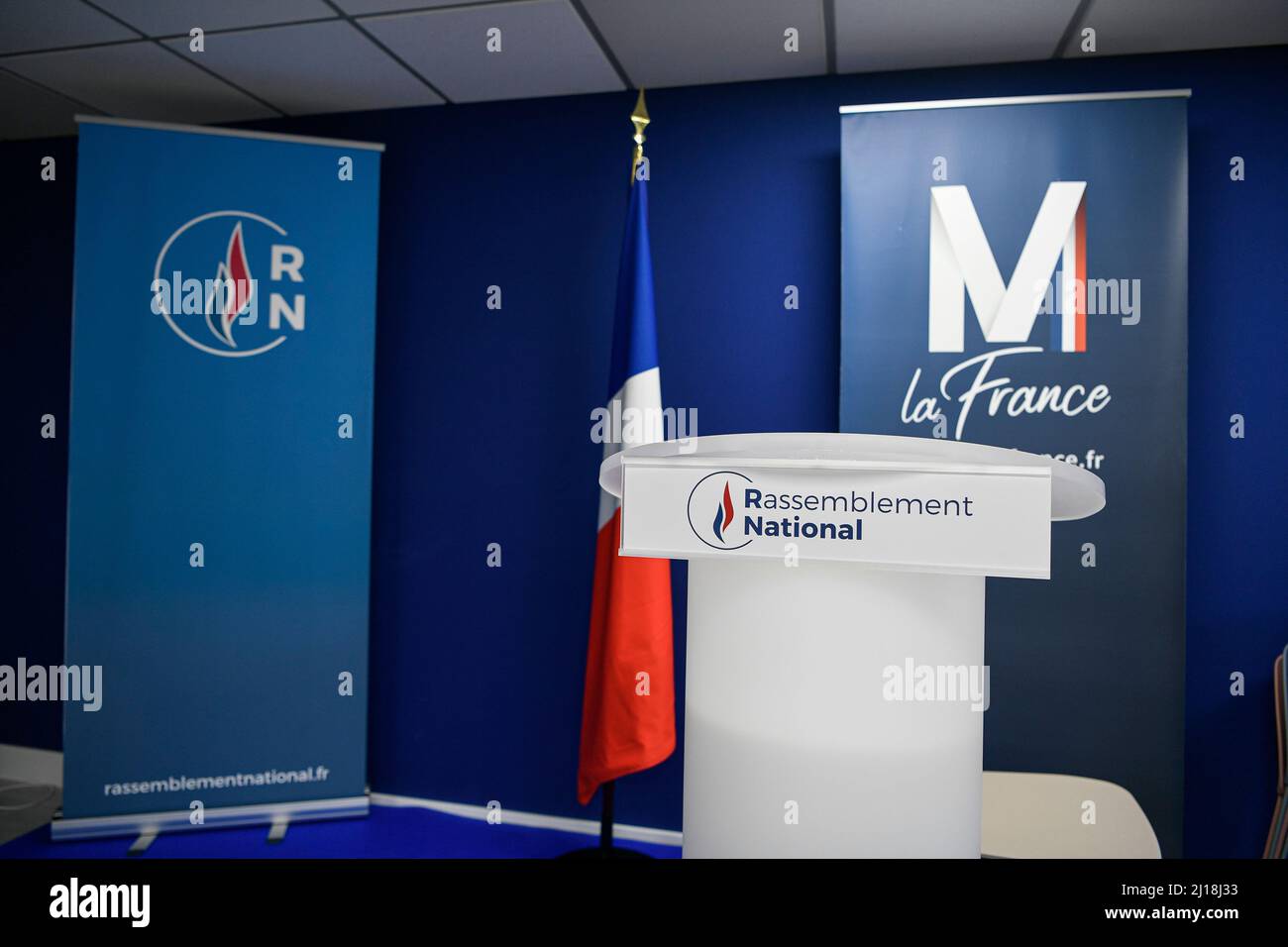 Writing desk illustration with the logo of the political party "le ...