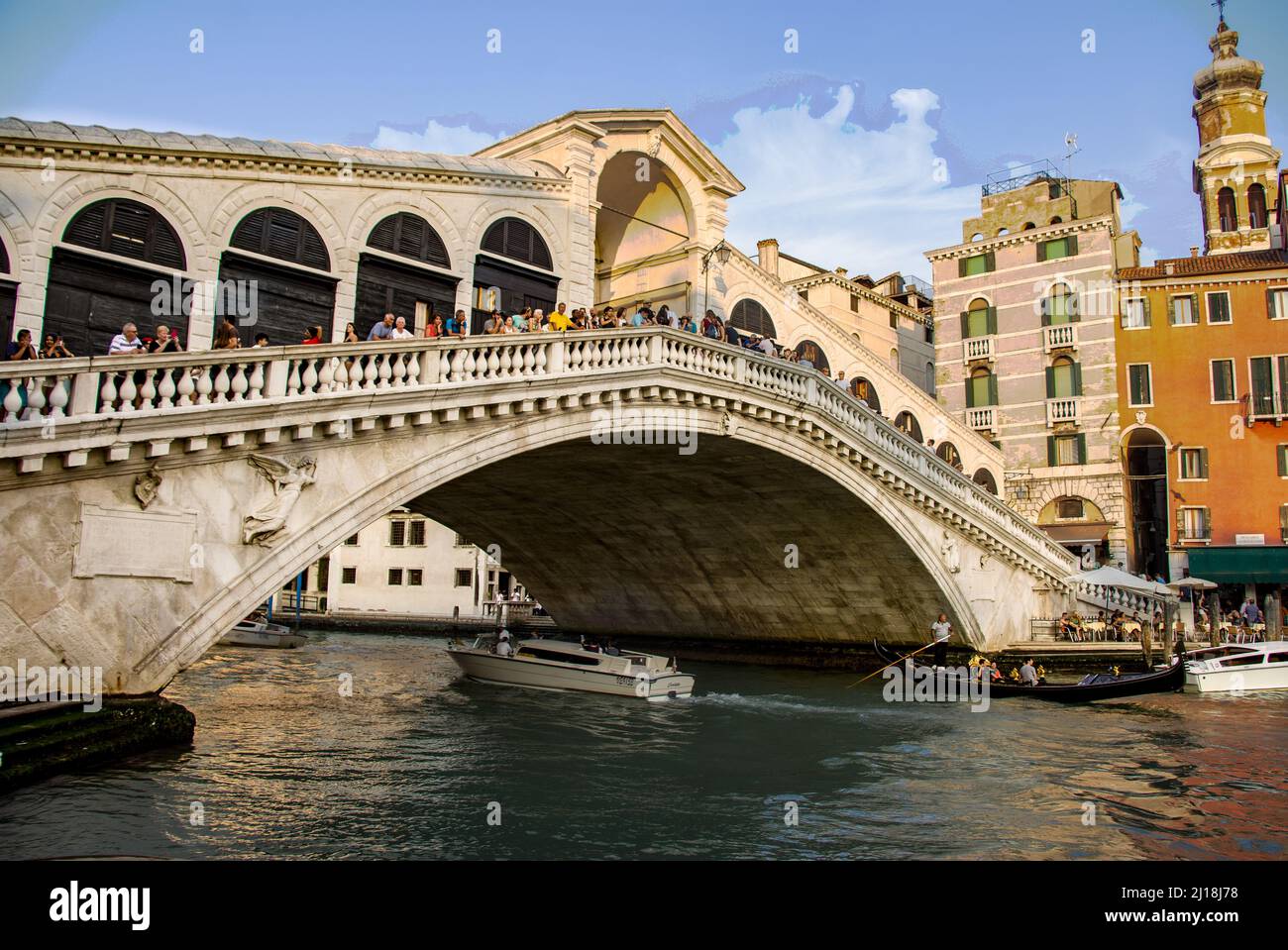 Closeup rialto bridge rialto venice hi-res stock photography and images ...