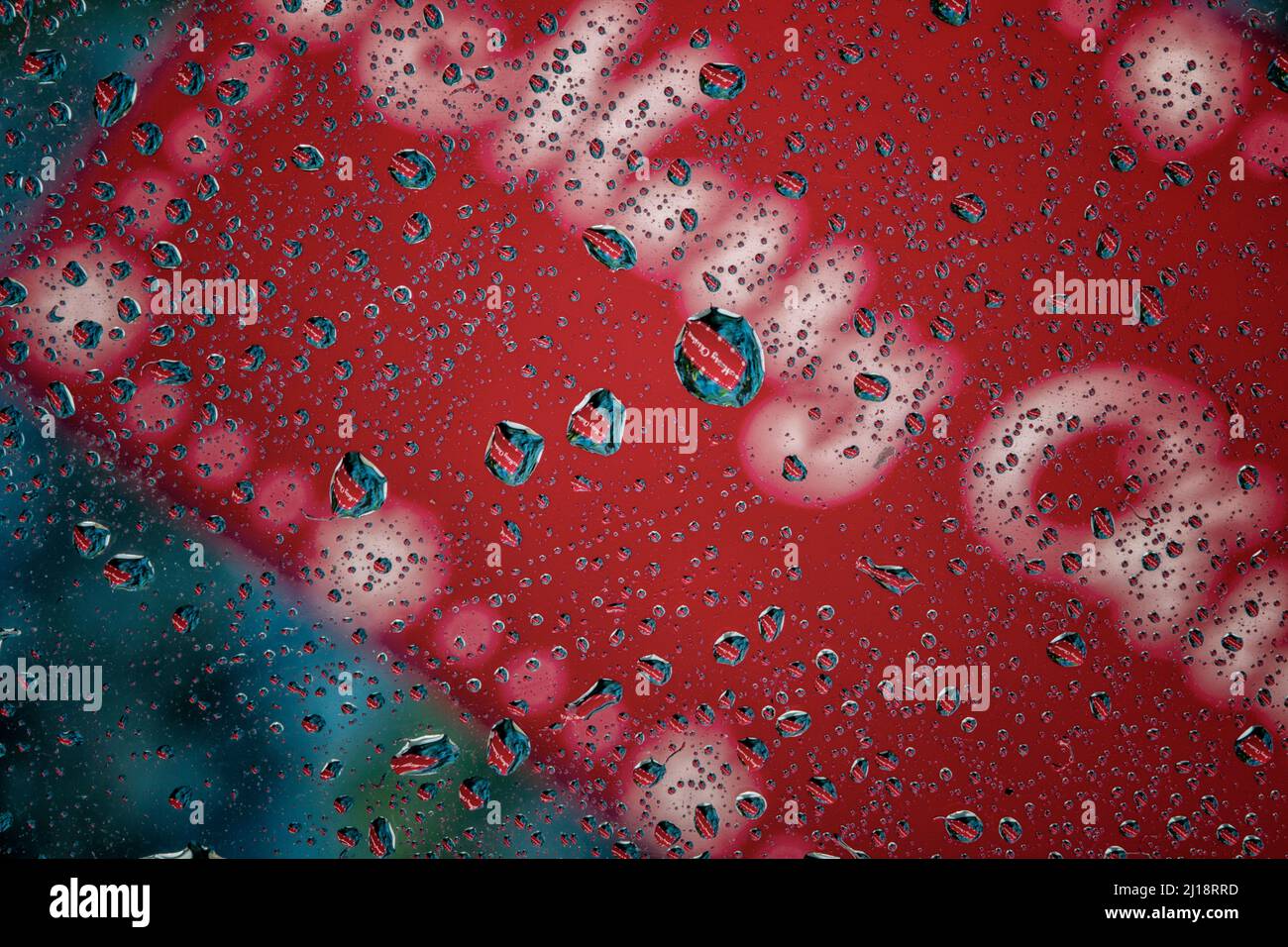 Creative water drop photograph with clear reflections Stock Photo - Alamy