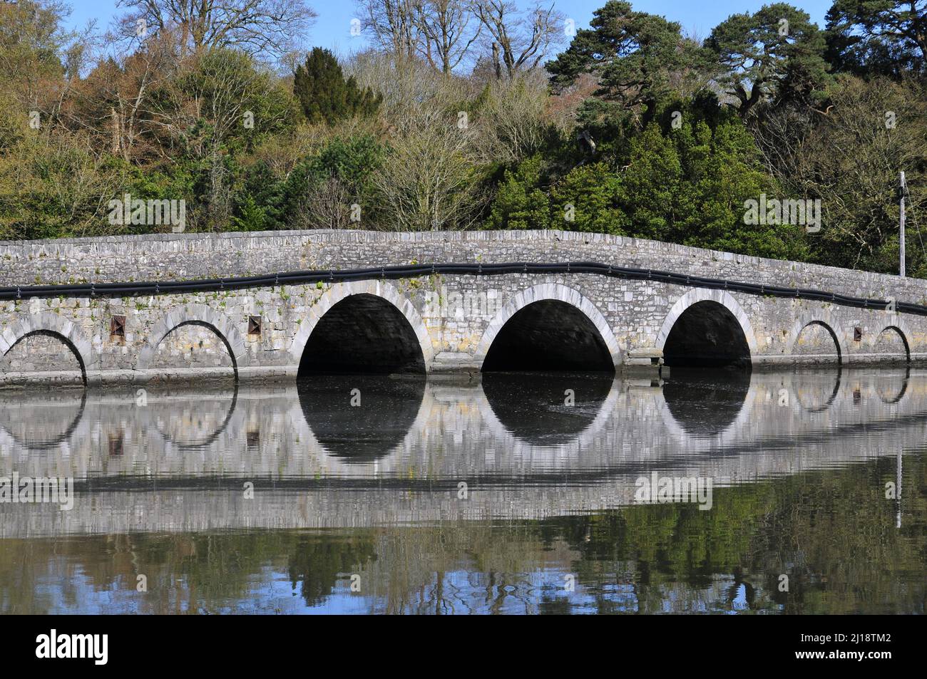 Old stone bridge ireland hi-res stock photography and images - Alamy