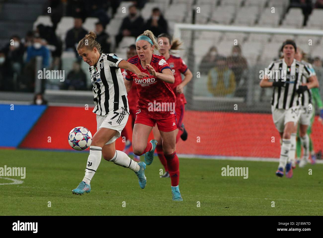 Red card football women hi-res stock photography and images - Alamy