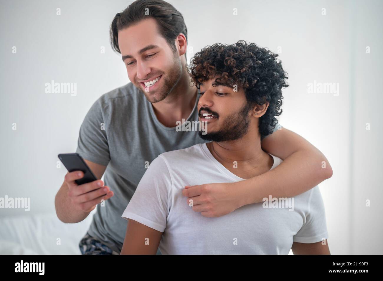 Man photographing himself guy hi-res stock photography and images - Alamy