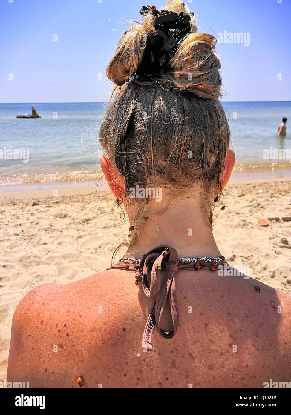 Woman in bikini back view hi-res stock photography and images - Alamy